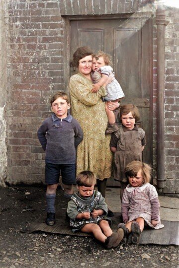 Old Ireland In Colour - Exploring Ireland's Past Through Images